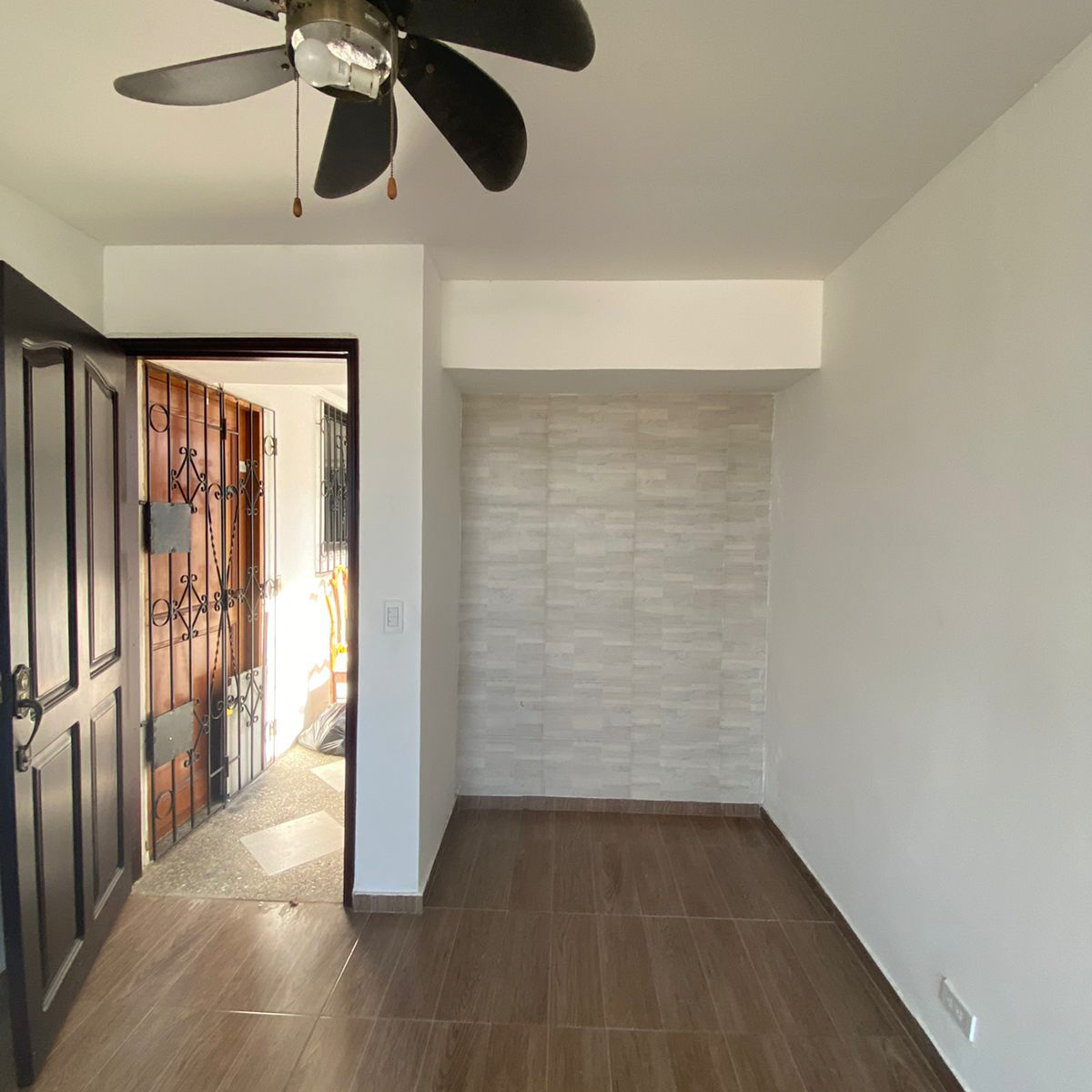1099-Apartamento en 4to piso de edificio Villa María